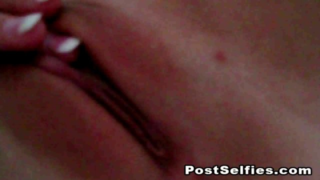 Hot Babe Fingering Her Pussy Hard Postselfies