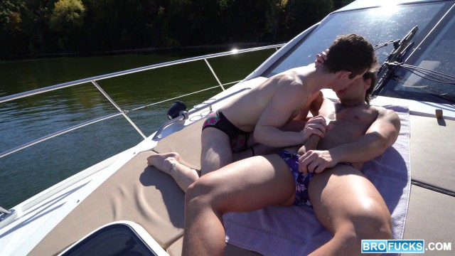 Two Extremely Hot Gay Hunks Having Raw Sex On Boat Gay Porn Quastaroth