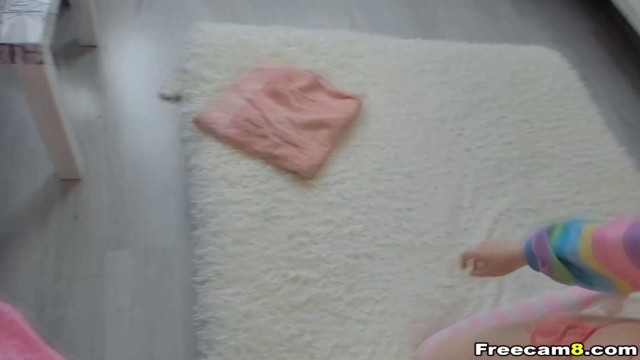 Pretty Blue Eyed Girlfriend Sexily Performs A Blowjob Freecam8